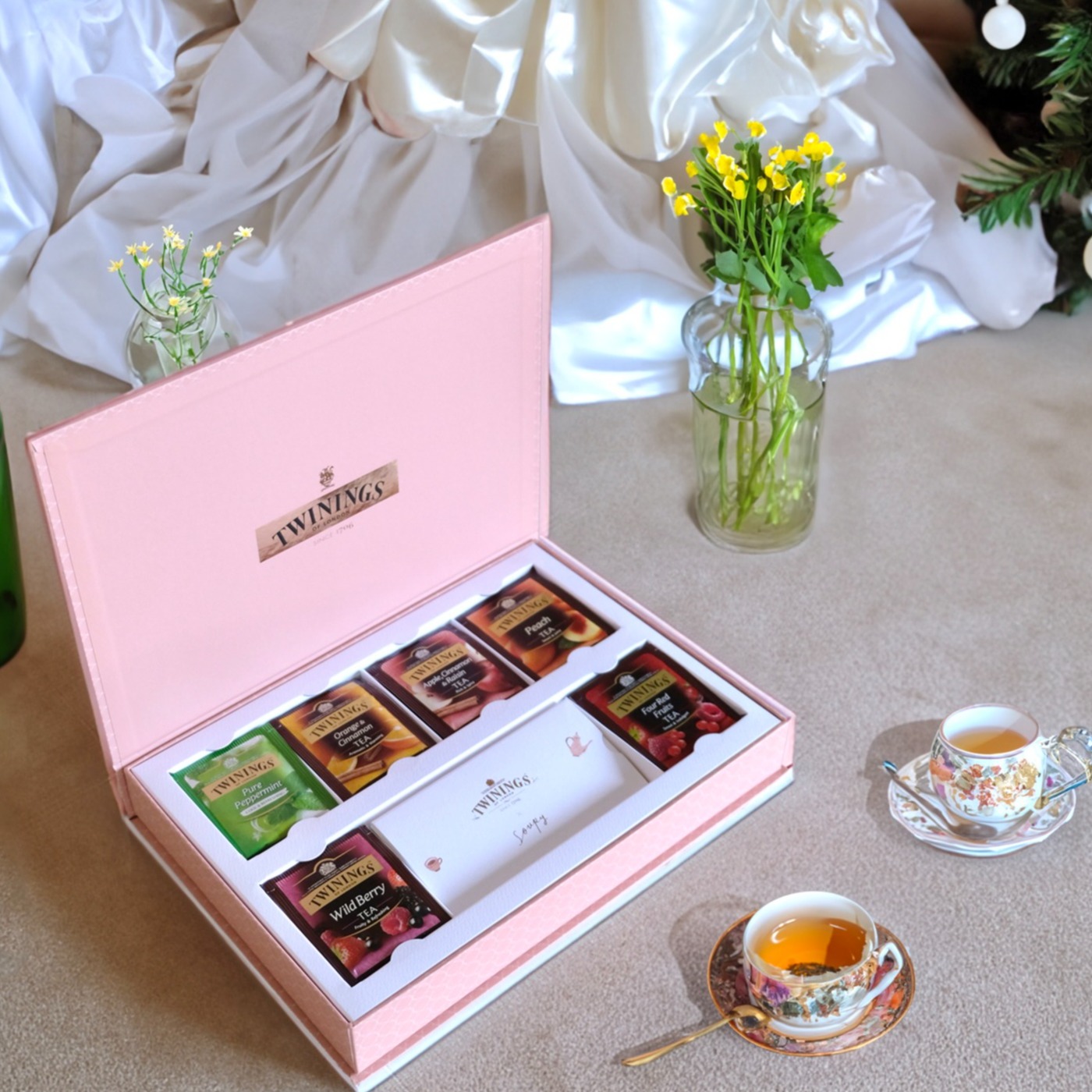【TWININGS唐寧茶】Artist Gift Set 藝術家禮盒-清氛花茶系列 25茶包 | LINE 禮物