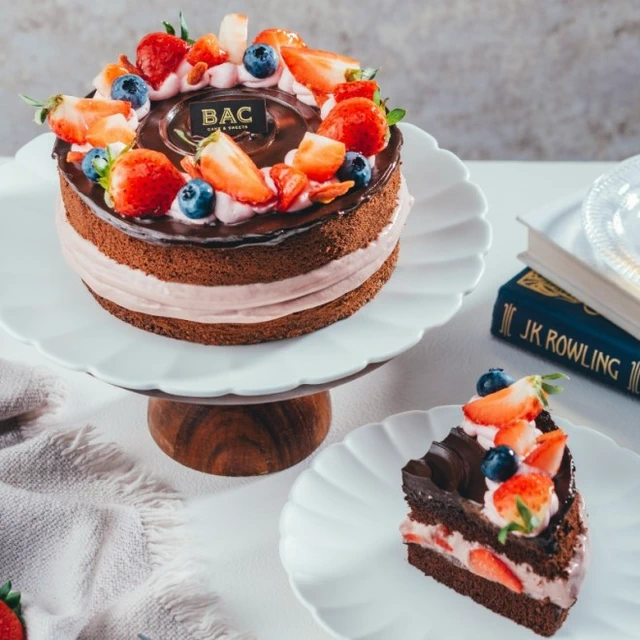 【BAC CAKE&SWEETS】 6吋黑嘉侖草莓巧克力蛋糕＋精美時尚提袋(票券) | LINE 禮物