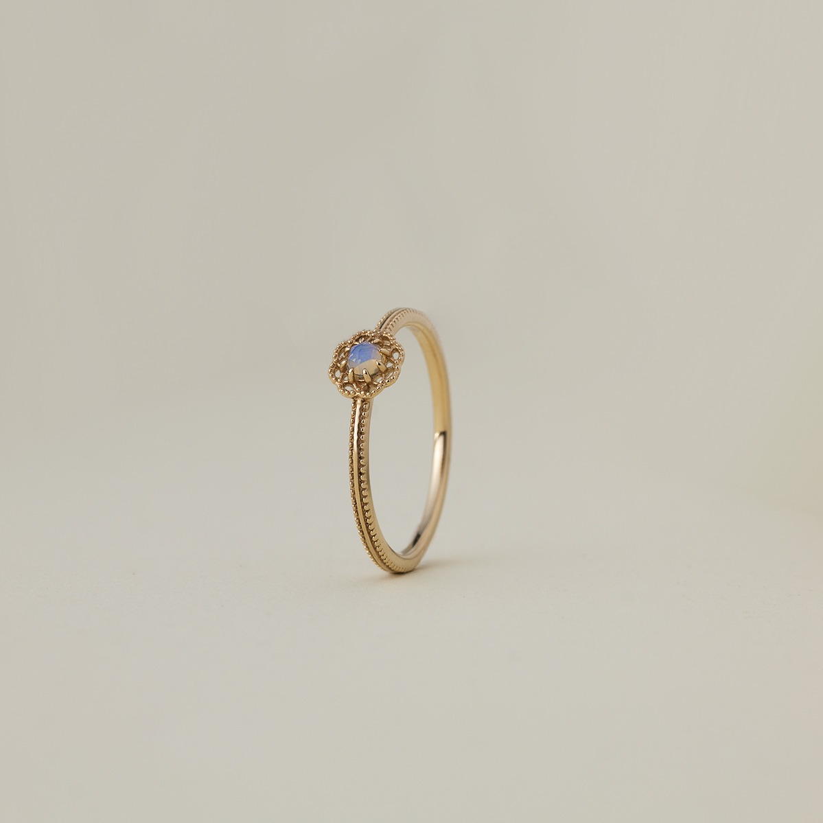 ARTE WHITE 】K10 鈴蘭蛋白石戒指 | LINE 禮物